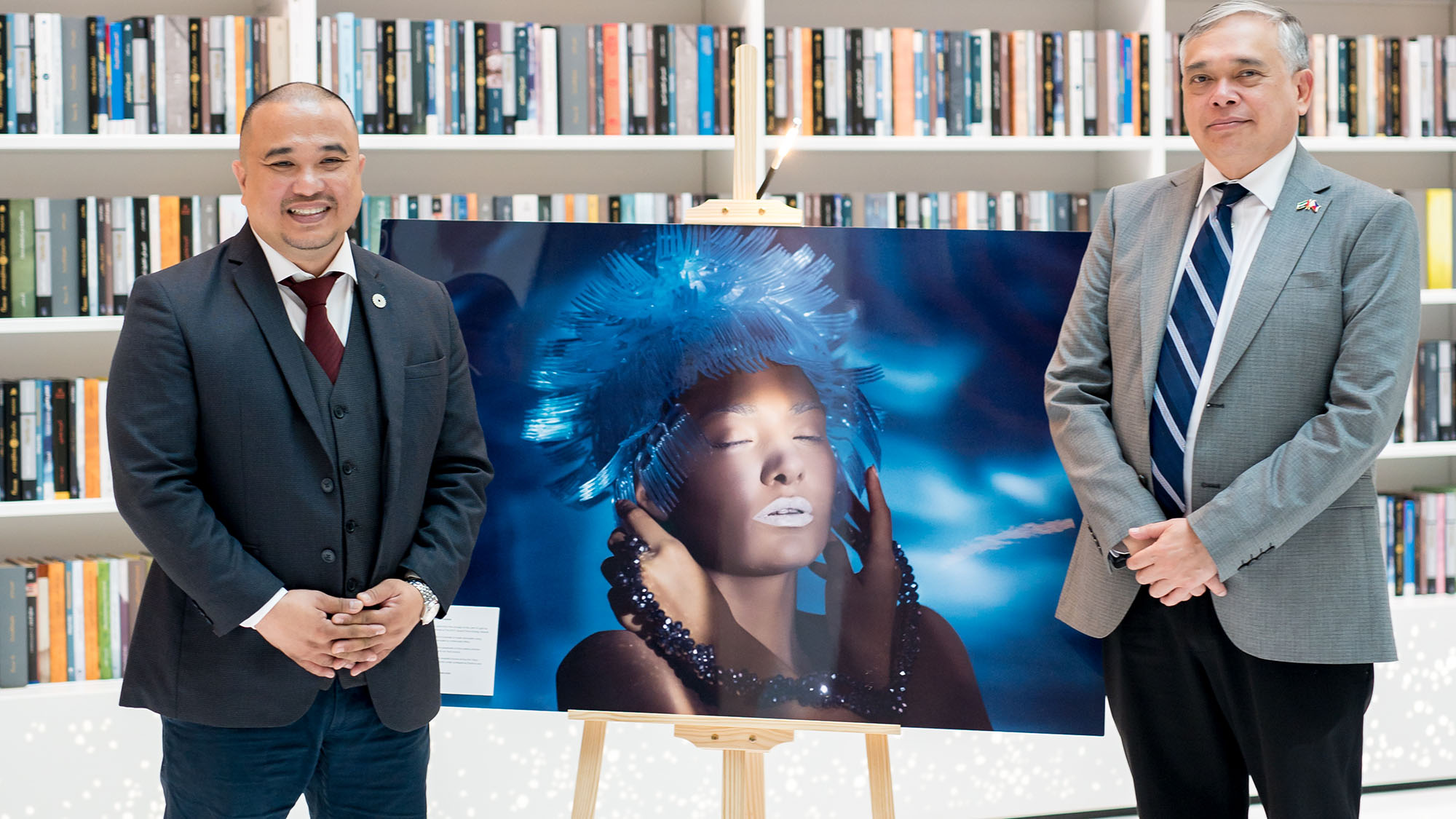 AKLAT BOOK SIGNING AND ART EXHIBITION - Chris Calumberan Photography